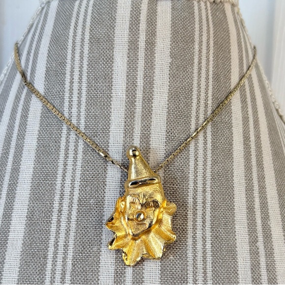 Unique Vintage | Jewelry | Vintage8s Gold Tone Faceted Clown Pendant ...